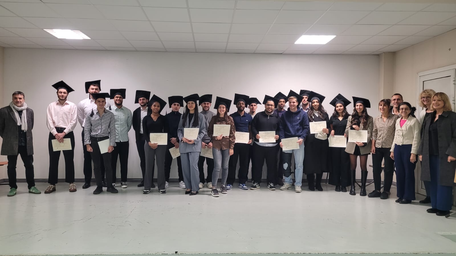 Remise des diplômes DCG 2024 : une nouvelle promotion à l’honneur - DCG - Lycée Jules Guesde ...